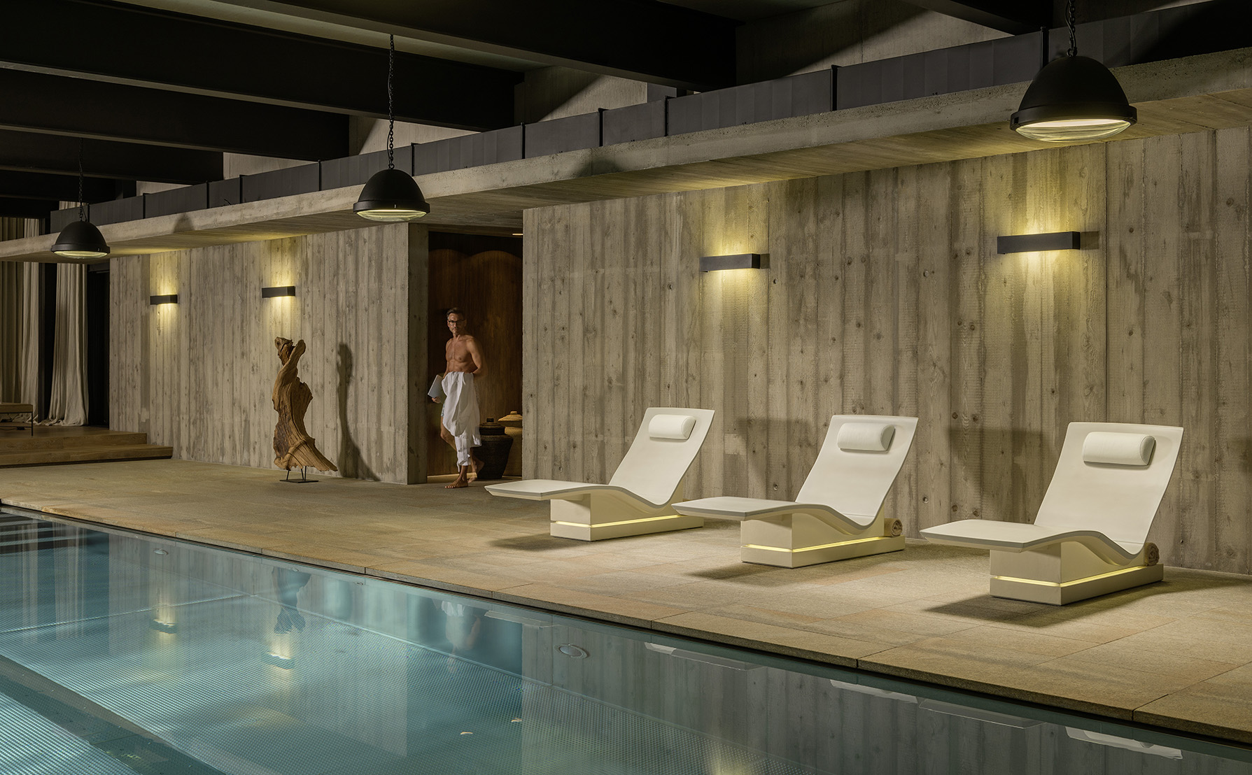 Heated Loungers :: Enjoy the spa experience