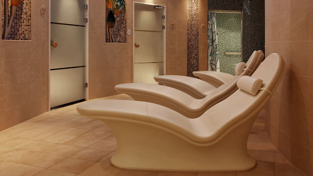 Heated Loungers :: Enjoy the spa experience