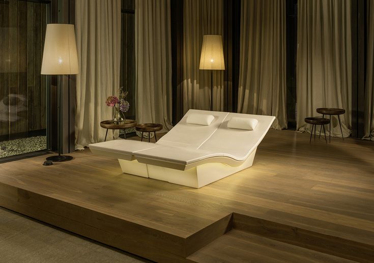 Heated Loungers :: Enjoy the spa experience